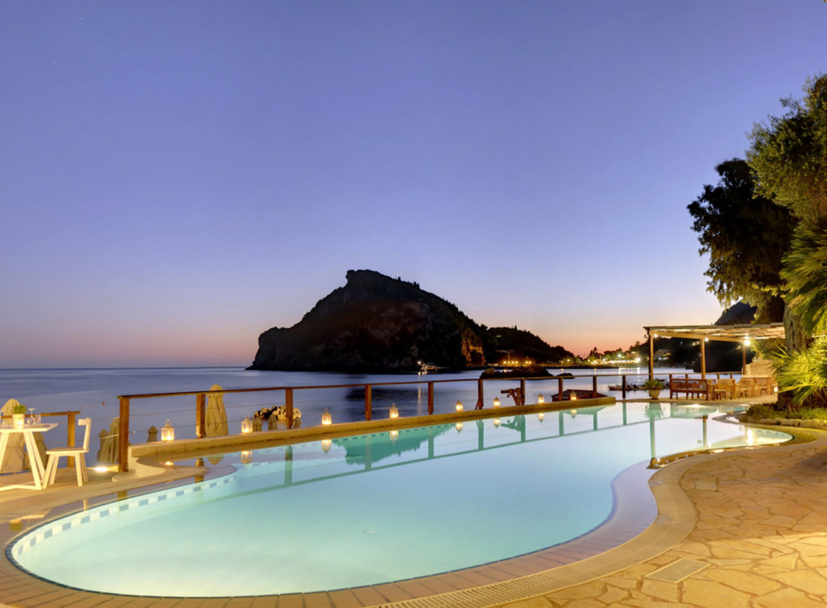 Akron | Beach Bar Restaurant in Corfu | Gallery | Location and Facilities